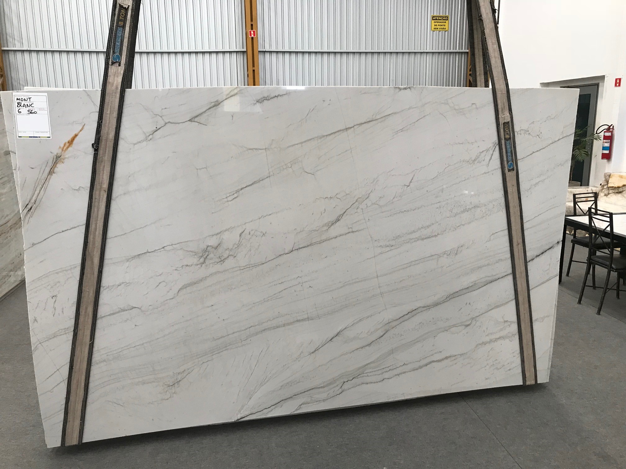 Luce Di Luna - Quartzite - Natural Stone | Architectural Surfaces