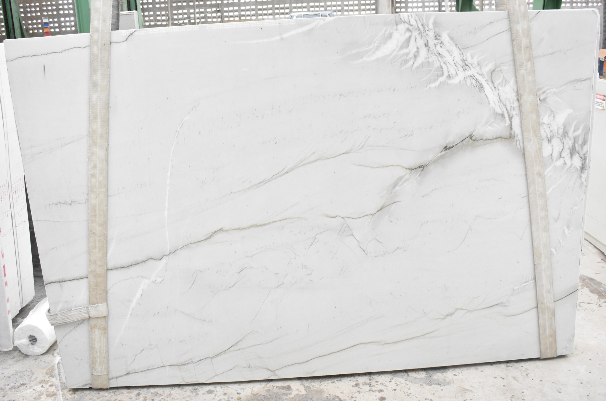 Luce Di Luna - Quartzite - Natural Stone | Architectural Surfaces