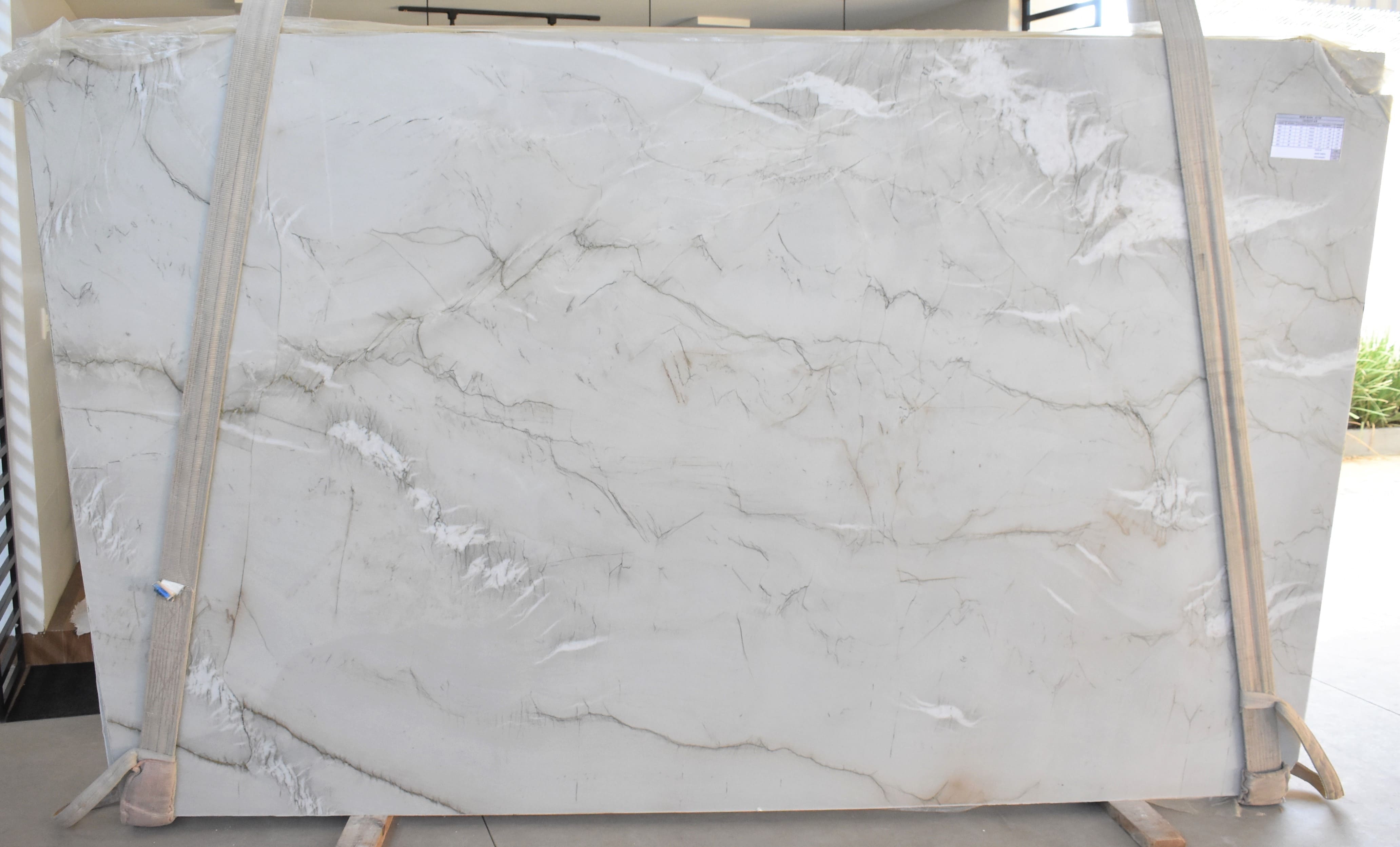 Luce Di Luna - Quartzite - Natural Stone | Architectural Surfaces